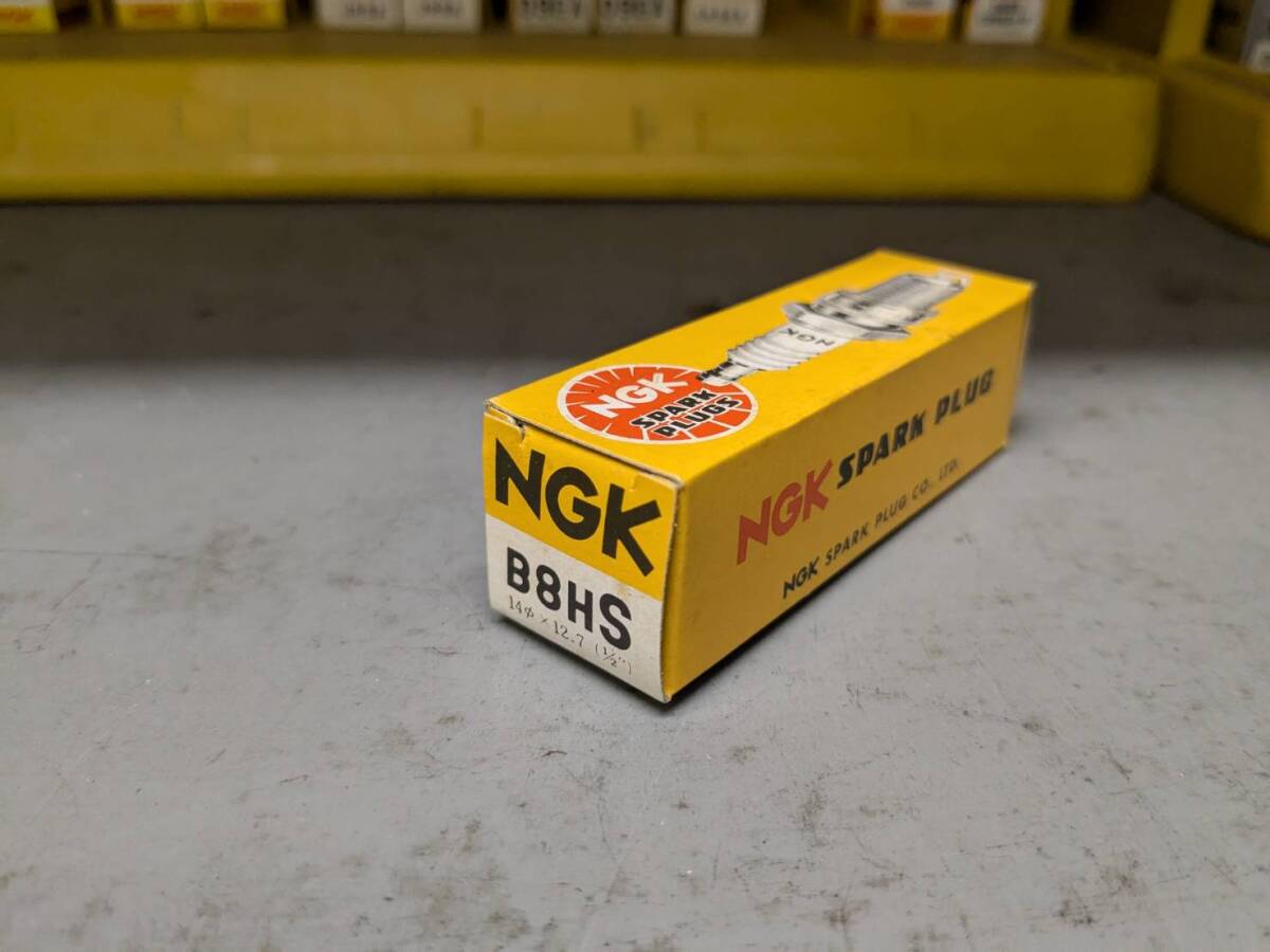 Yahoo!オークション - 長期在庫処分品 NGK スパークプラグ B8HS