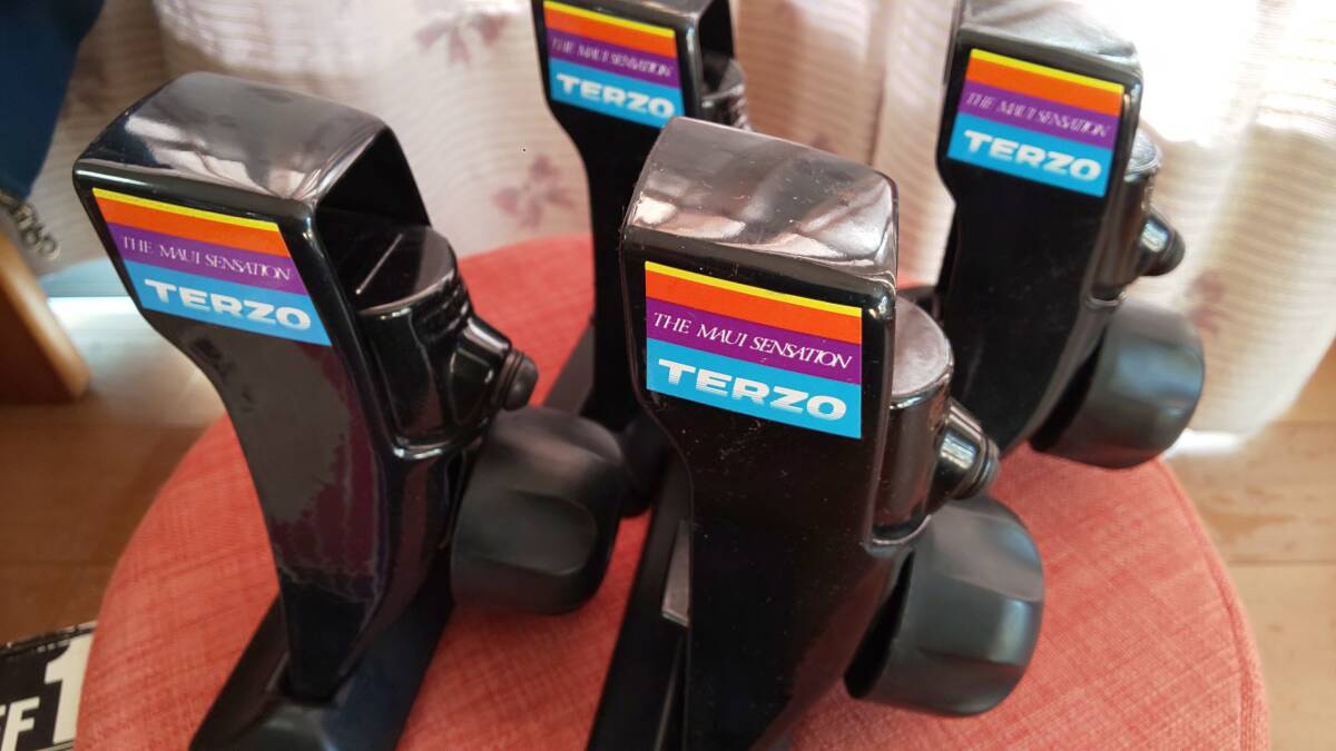 Yahoo!オークション - PIAA TERZO EF1 ルーフオンフットセット ルーフ...