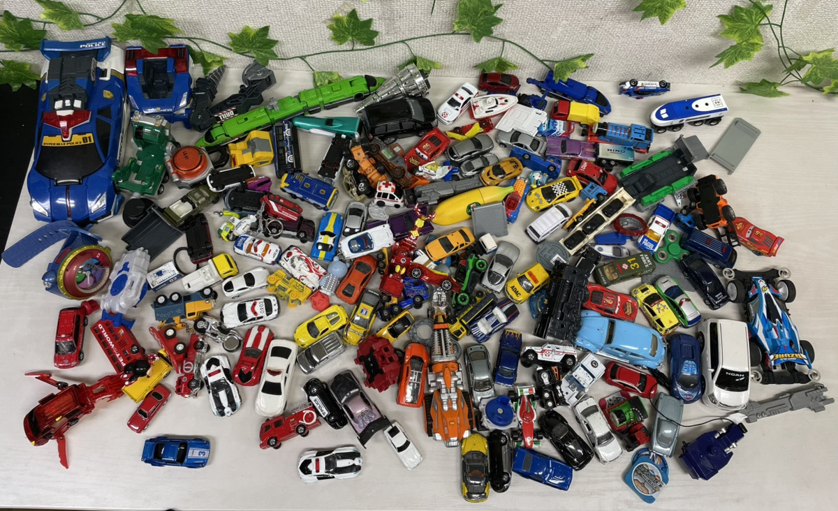 Yahoo!オークション - 7661-01 ミニカー・おもちゃおまとめ/ミニカー量...