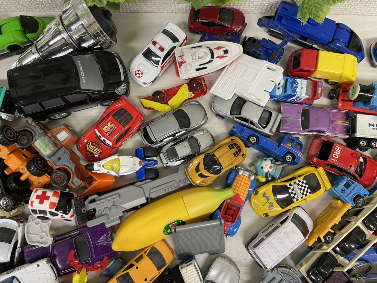 Yahoo!オークション - 7661-01 ミニカー・おもちゃおまとめ/ミニカー量...