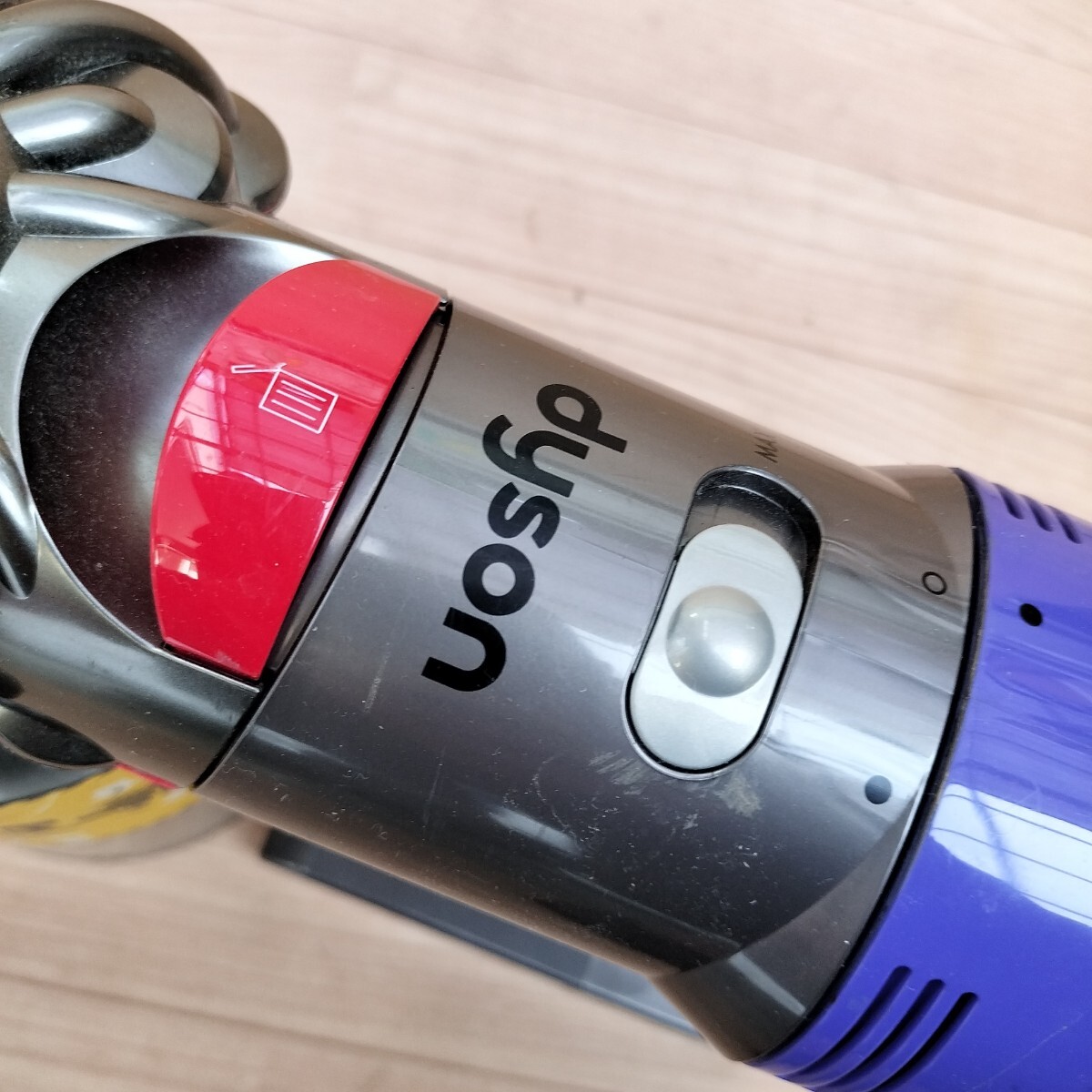 Yahoo!オークション - ダイソン dyson SV10 掃除機70105-4