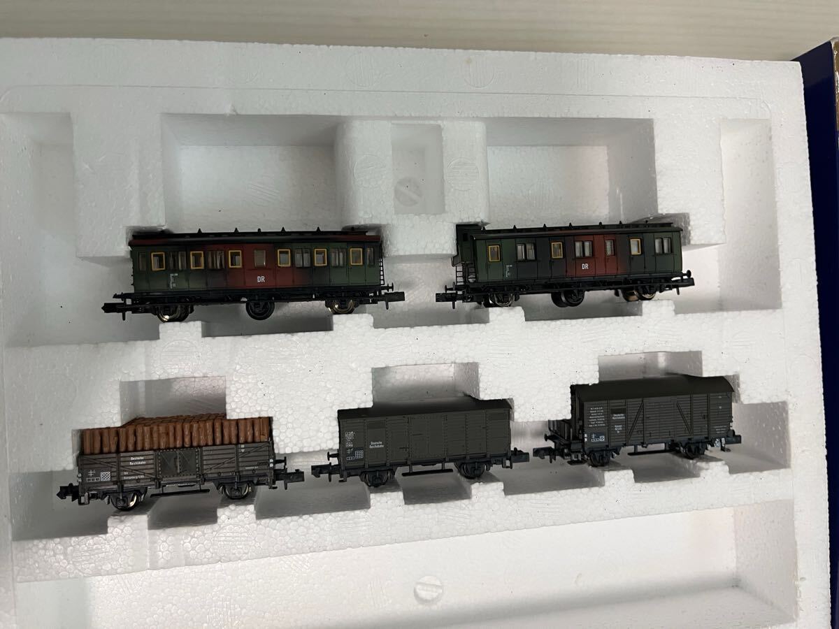 Yahoo!オークション - Arnold 0327 5-Car Military Train Set of the D...