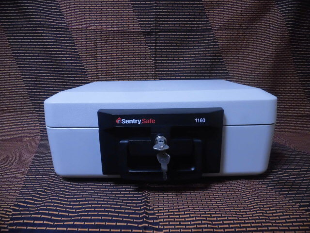 Yahoo!オークション - Sentry safe ポータブル 耐火保管庫 1160 鍵式/...