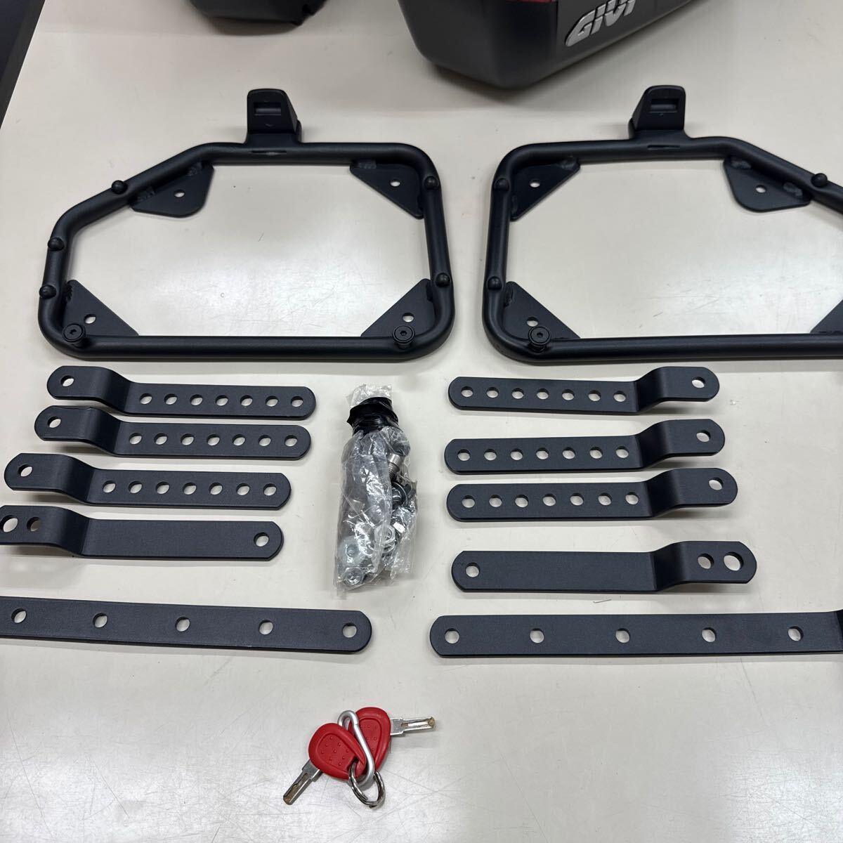 Yahoo!オークション - GIVI E22パニアケース左右セット 並行輸入モデル...