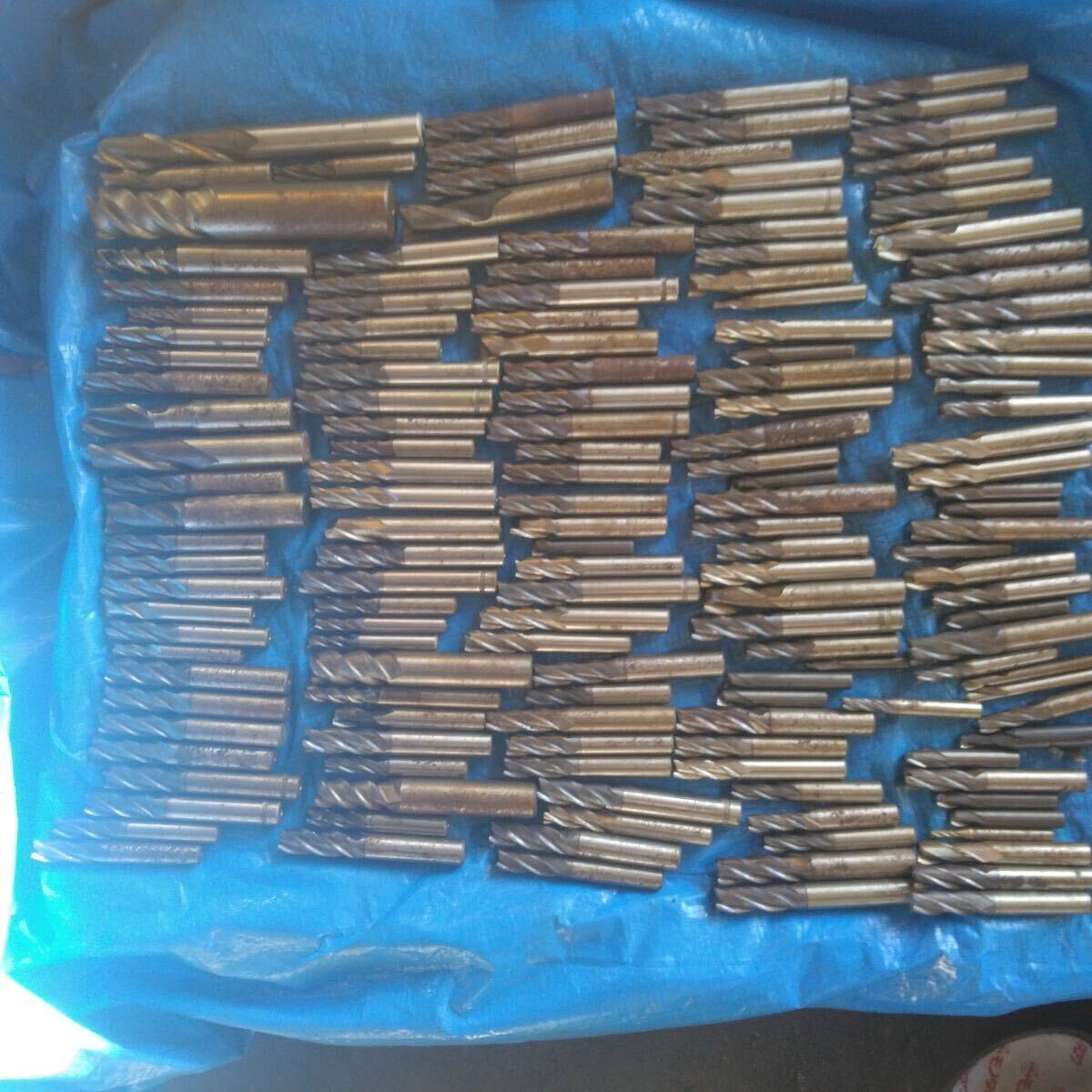 Yahoo!オークション - u271 エンドミル【無選別】約8kg分 写真判断でお...