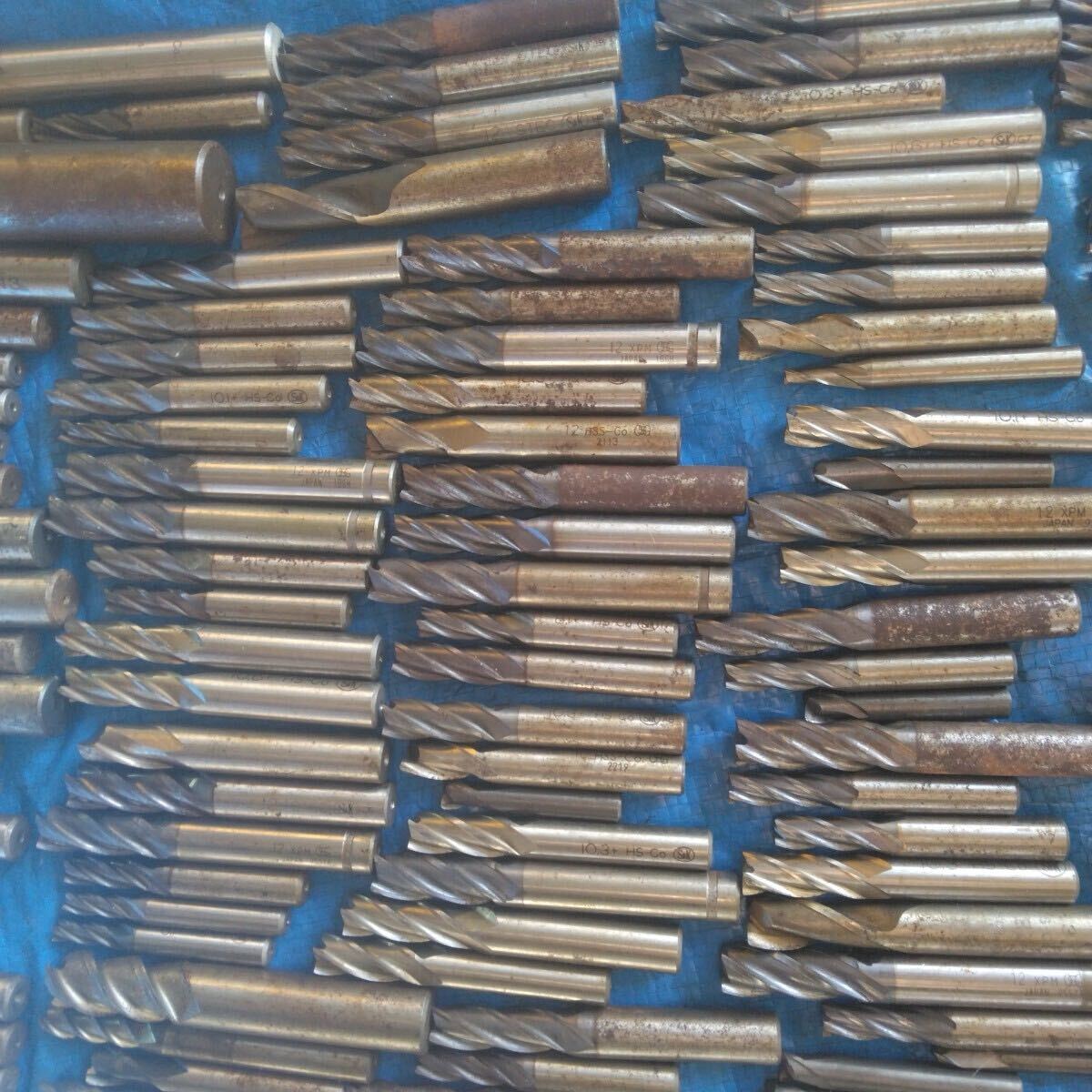 Yahoo!オークション - u271 エンドミル【無選別】約8kg分 写真判断でお...