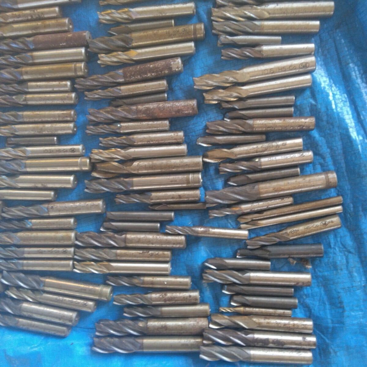 Yahoo!オークション - u271 エンドミル【無選別】約8kg分 写真判断でお...