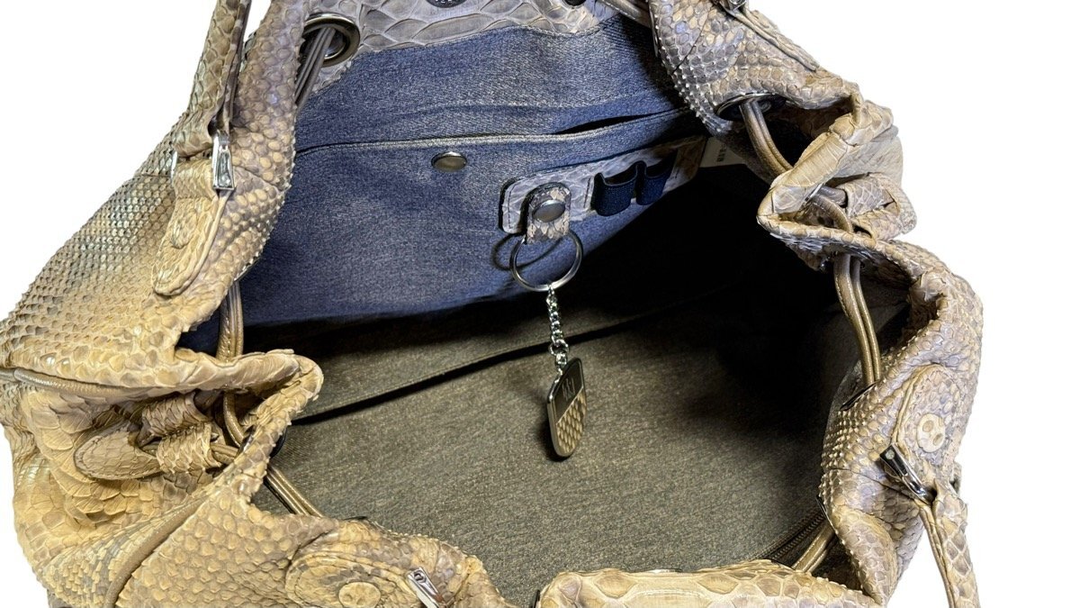 Yahoo!オークション - 未使用 WEL ウェル パイソン使用2WA巾着型バッグ...