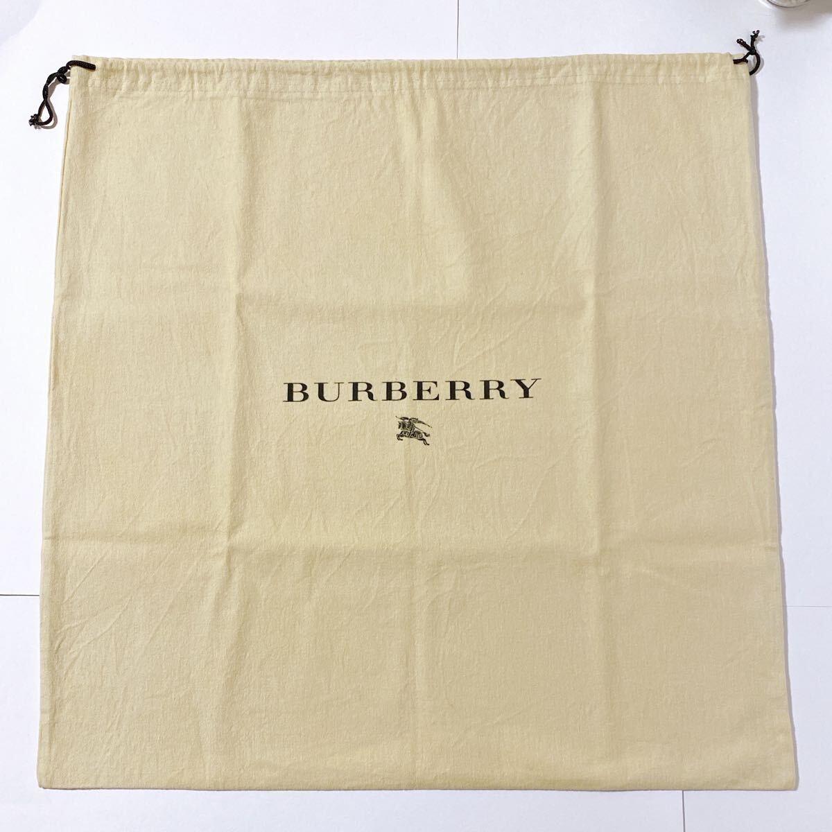 バーバリー BURBERRY バッグ保存袋 4693 正規品 付属品 内袋 布袋 巾着袋 53×54cm 大きめ 布製 ベージュ(バーバリー)｜売買されたオークション情報、yahooの商品情報 ...