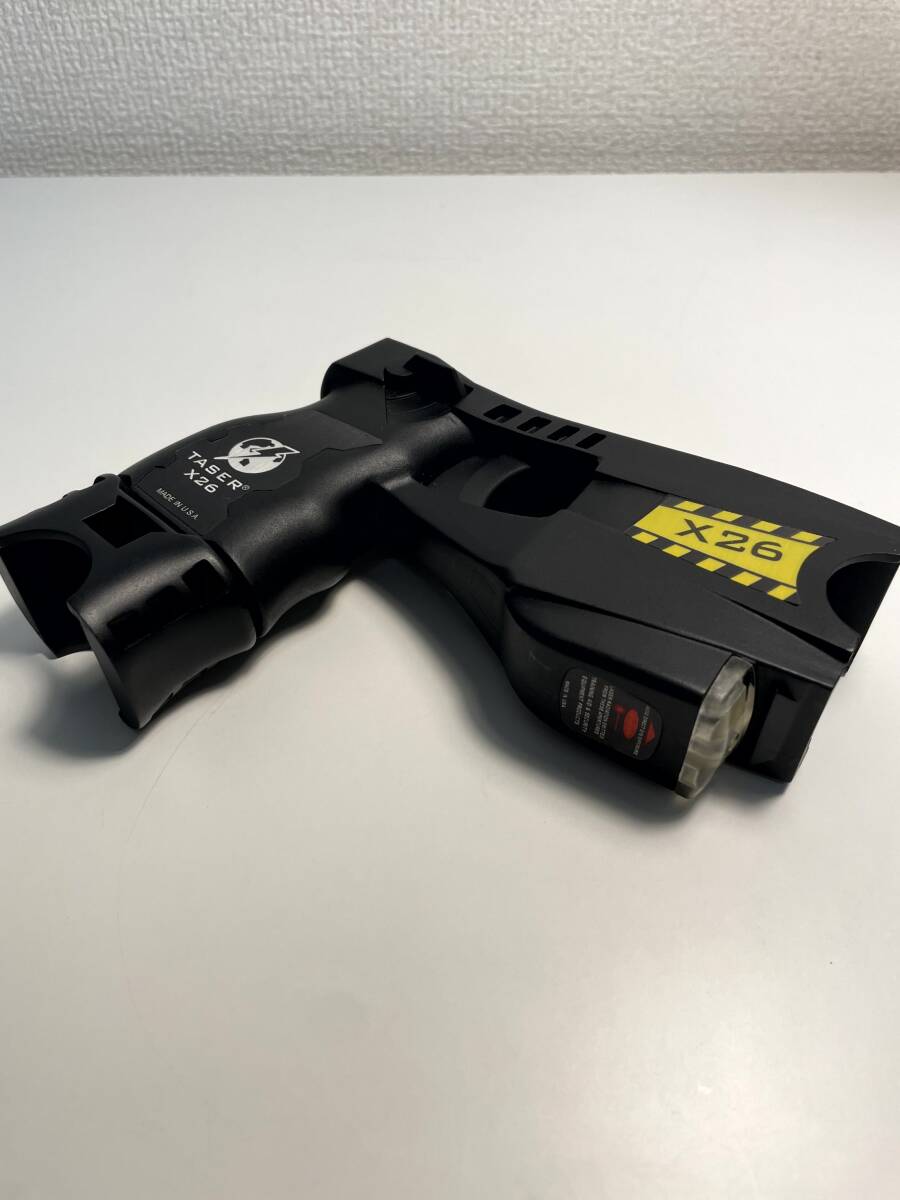 Taser X26 可動ダミー テーザーガン Small Monster Axonタイプ Taser X26 可動ダミー テーザーガン Small Monster Axonタイプ