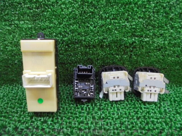 Yahoo!オークション - 9EV1177 HK3-2)) ダイハツ ミラココア L675S 中...