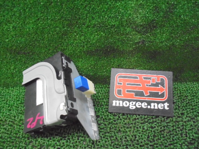 Yahoo!オークション - 9ES1177 BG5)) 日産 マーチ K13 前期型 12S Vパ...