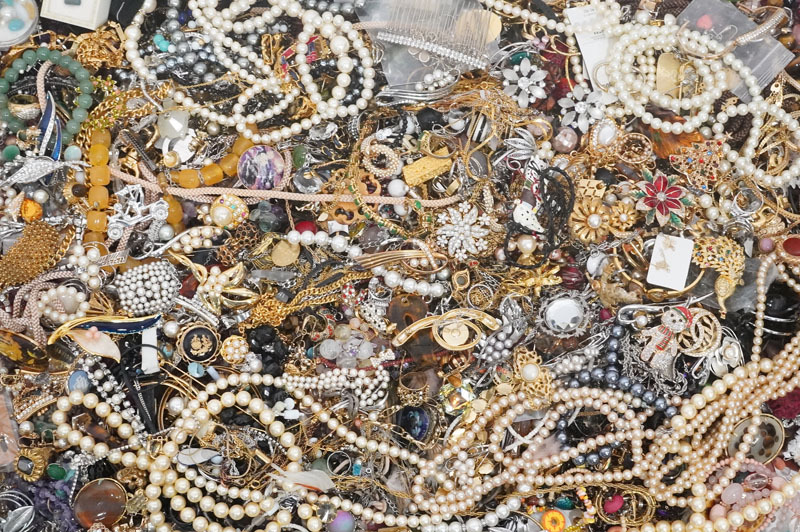 Yahoo!オークション - 【a1】イミテーションアクセサリー 15.6kg まと...