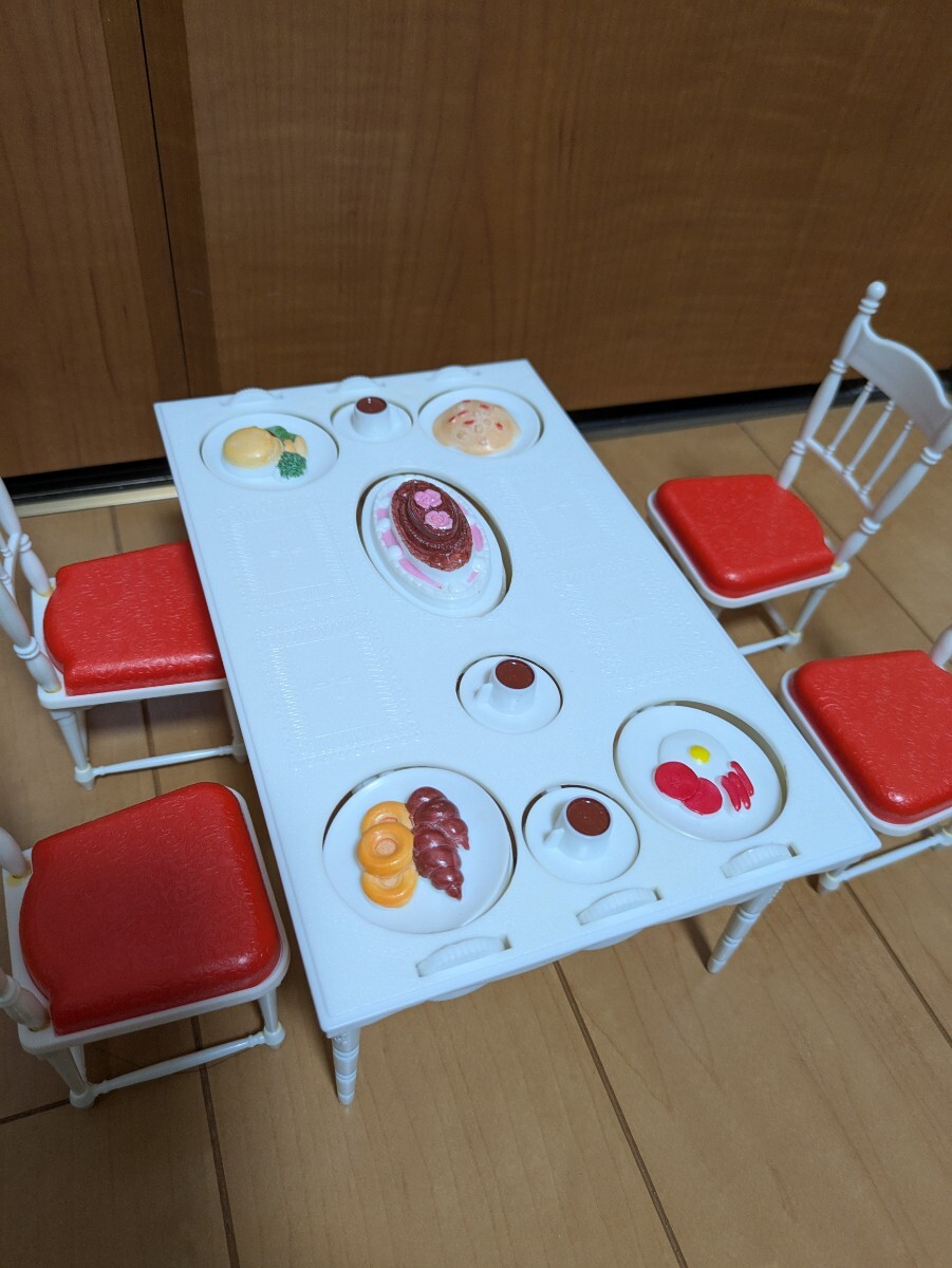 リカちゃんの白い白い家具セット パーティーテーブル タカラ 昭和レトロ ビンテージ TAKARA リカちゃん人形(家具)｜売買されたオークション情報、yahooの商品情報をアーカイブ公開 ...