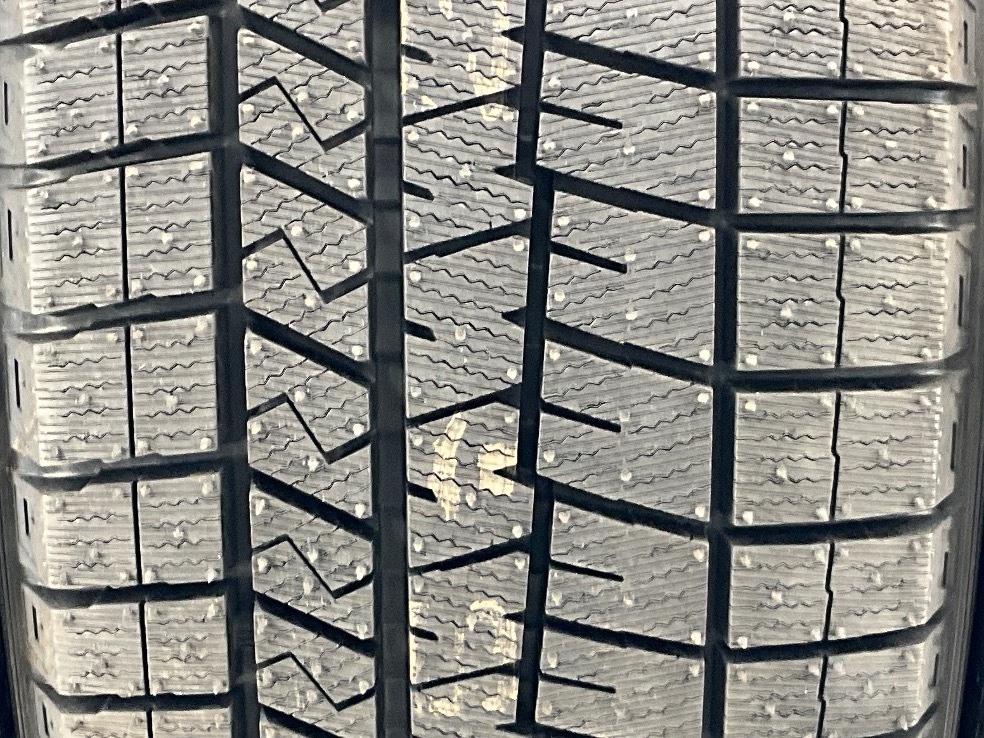 Yahoo!オークション - 未使用 4本セット 215/50R18 92Q ダンロップ WIN...