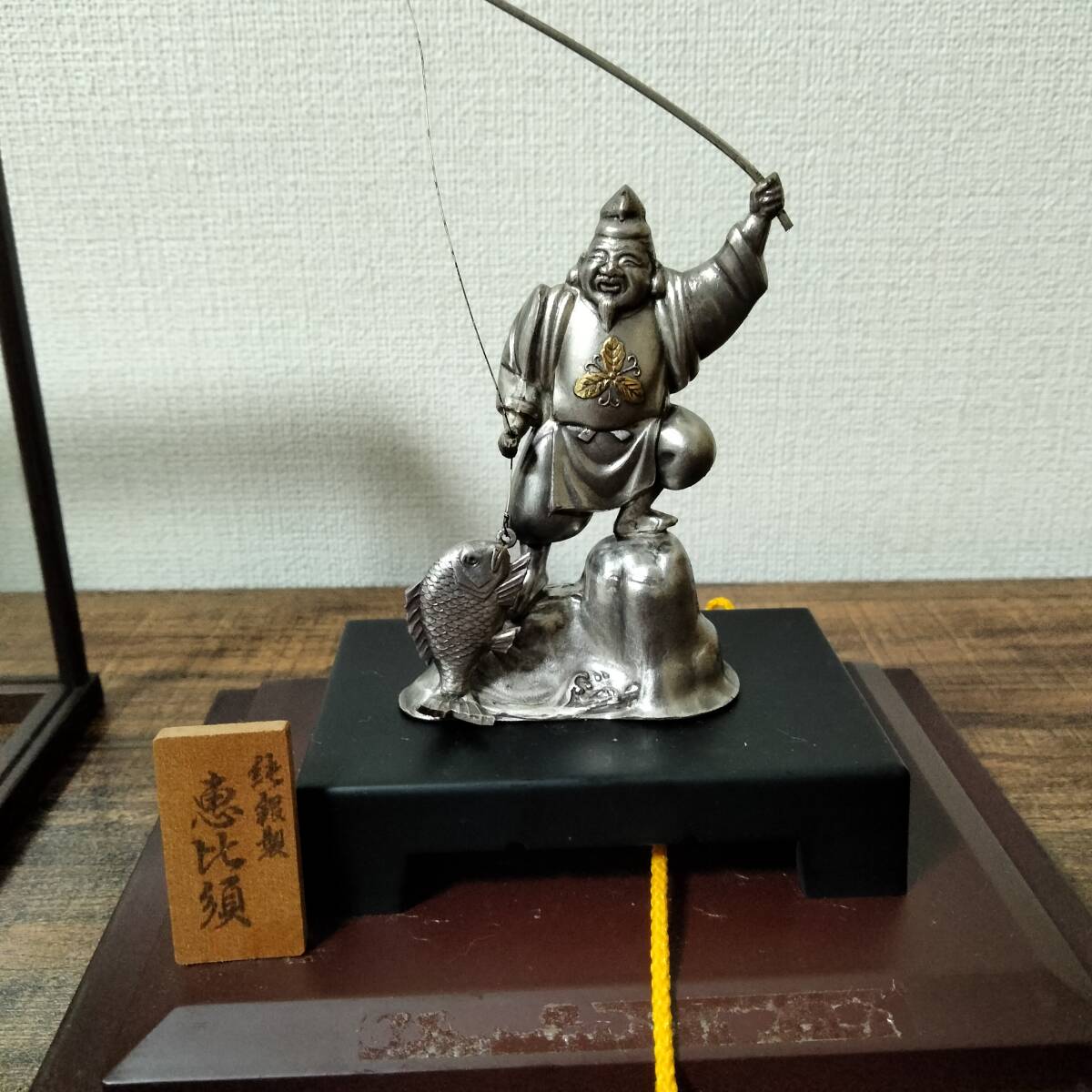 純銀製 恵比寿 ガラスケース入 七福神 置物 飾り ケース約18㎝×15㎝×20㎝ 約64.89g J4(置物)｜売買されたオークション情報、yahooの商品情報をアーカイブ公開 ...