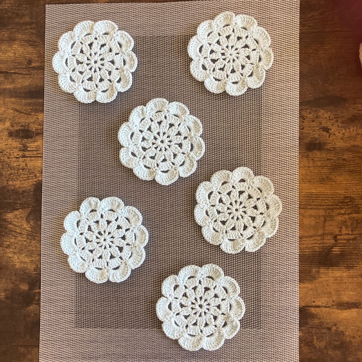 Yahoo!オークション - 手編みコースター6枚【24-A89】