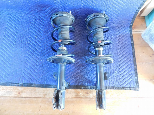 A8186 AZR60 ノア ヴォクシー 純正 フロントストラット 左右(サスペンションキット（一式）)｜売買されたオークション情報、yahooの商品情報をアーカイブ公開 - オークファン ...