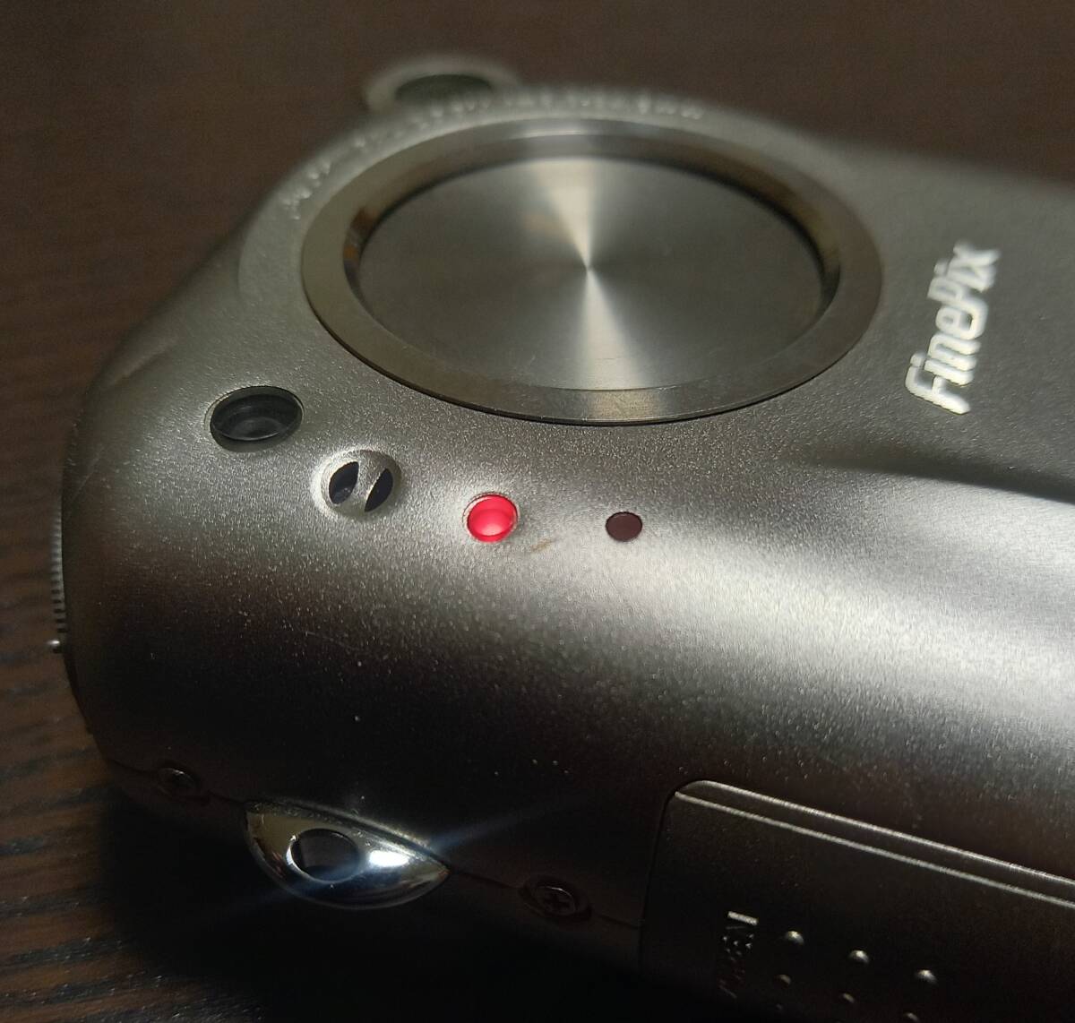 Yahoo!オークション - FUJIFILM FinePix F601 訳あり おまけ付き