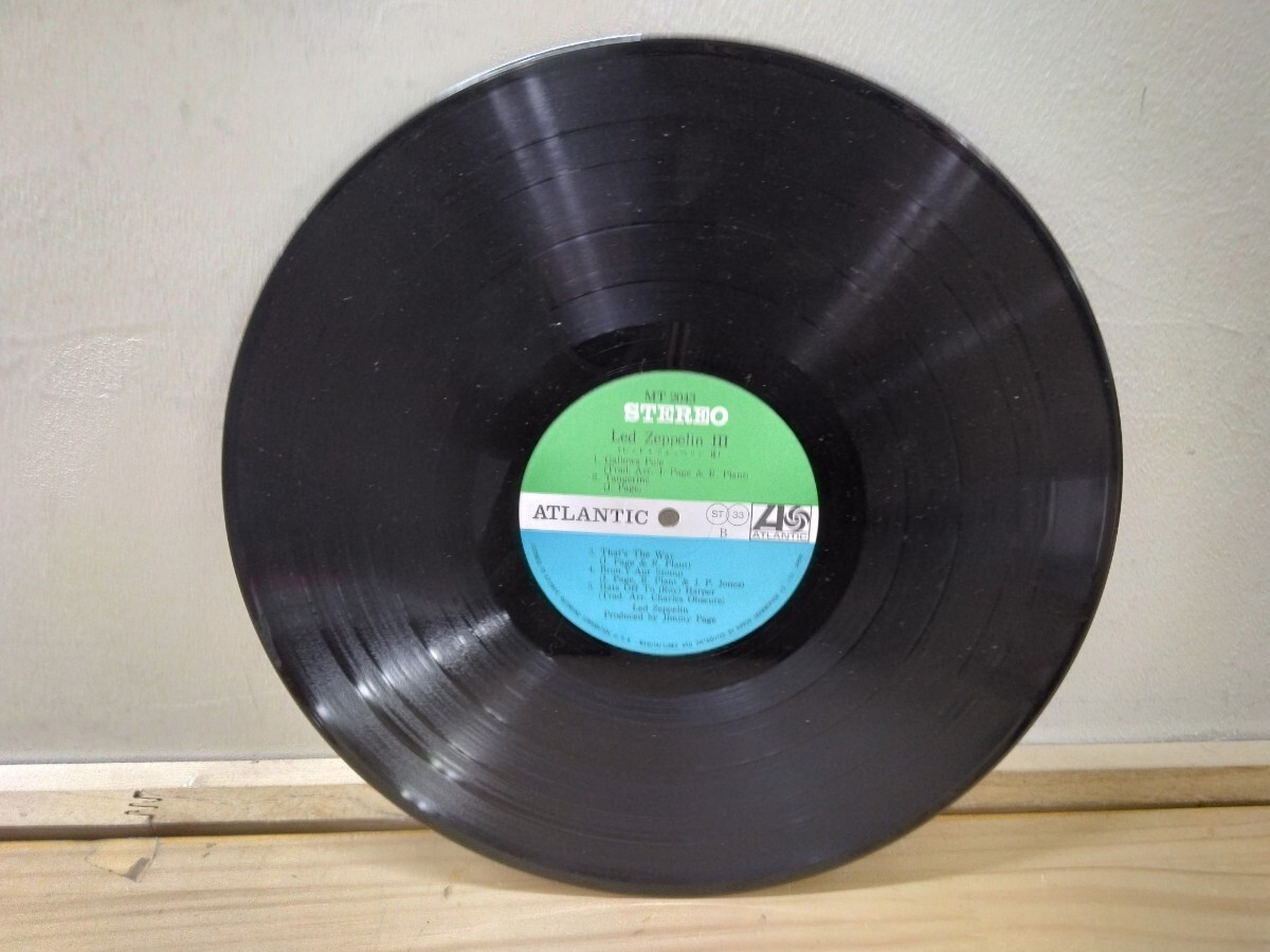 Yahoo!オークション - Q23 国内盤LP・希少『レッド・ツェッペリン Ⅲ