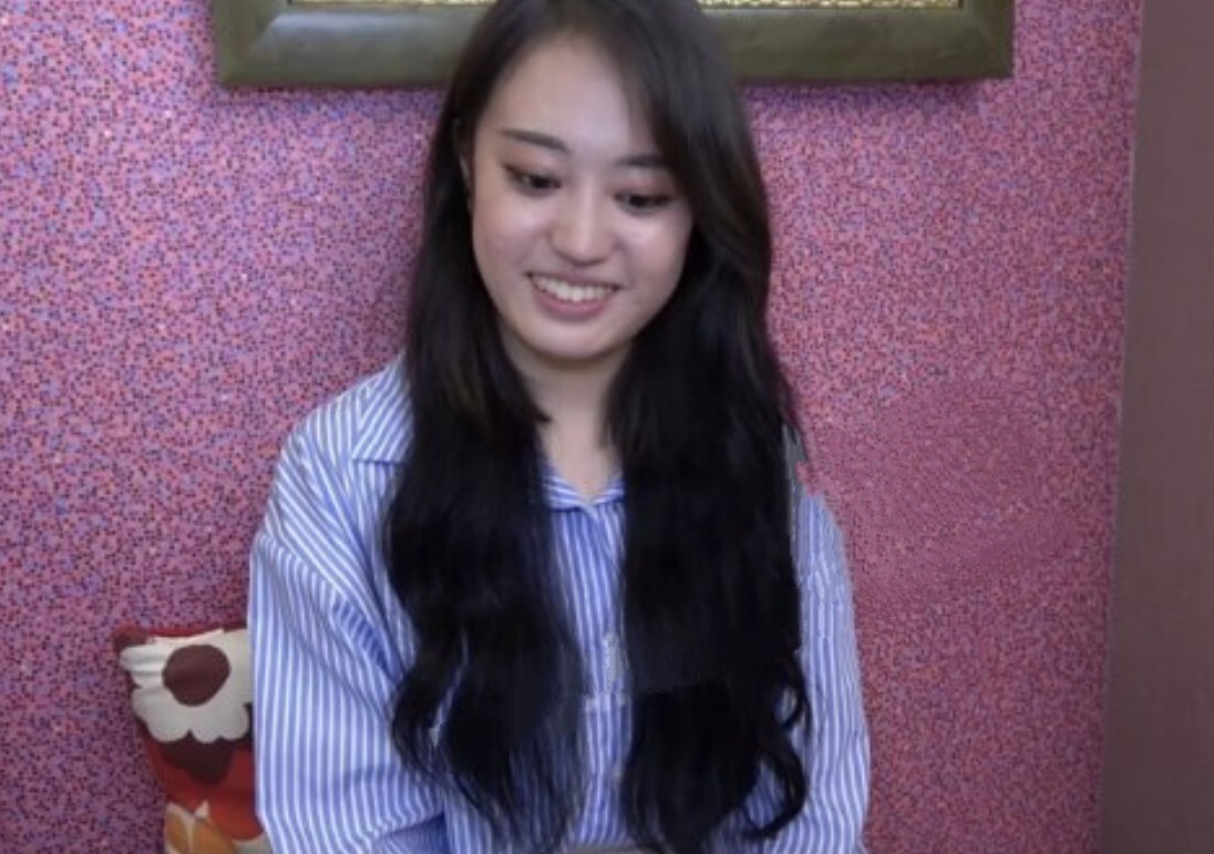 Yahoo!オークション - アダルト誌切り抜き 20歳の美女 口からはイラ...