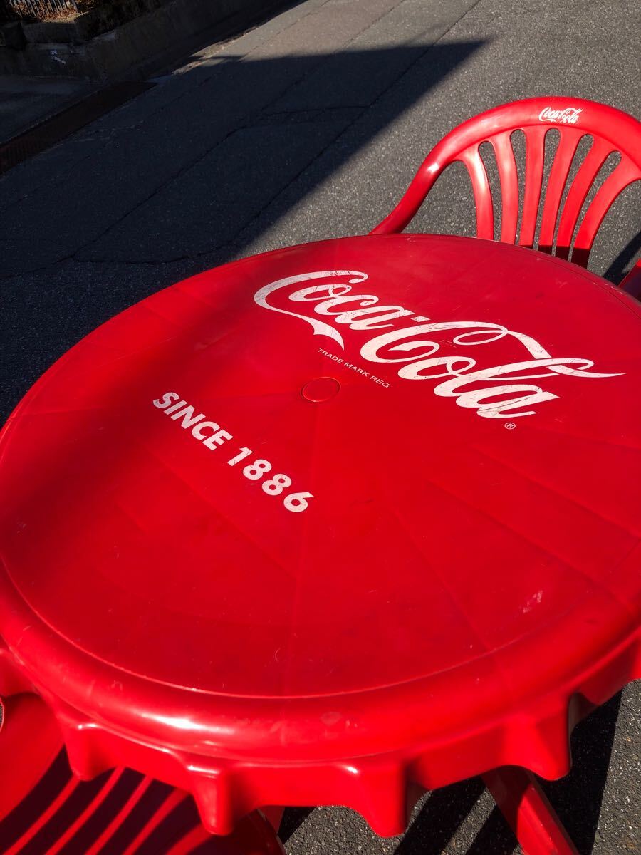 2009年製 コカコーラ Coca-Cola ボトルキャップ テーブル&イス 2 2009年製 コカコーラ Coca-Cola ボトルキャップ テーブル&イス 2
