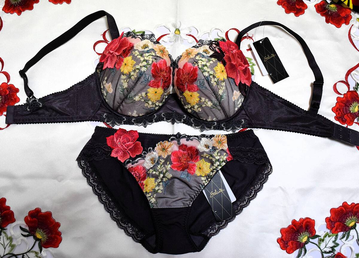 Yahoo!オークション - 新品・タグ付き ワコール サルート 93G・ニュ...