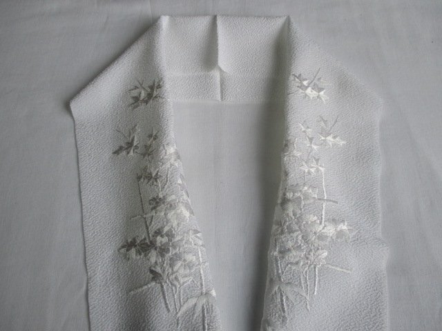 Yahoo!オークション - D94送料無料【正絹半衿刺繍 古代花柄 9800円 白...