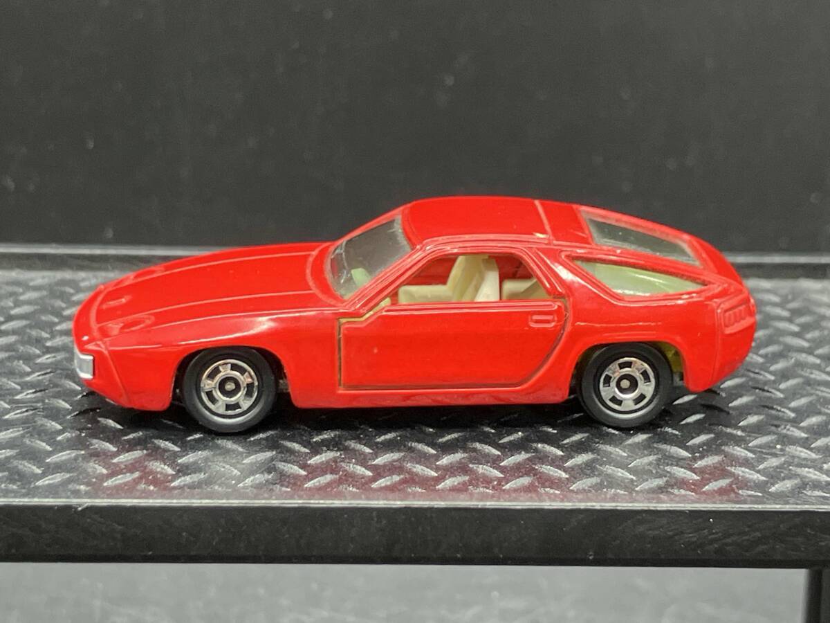 Yahoo!オークション - トミカ F53 ポルシェ 928 赤 シート アイボリー ...