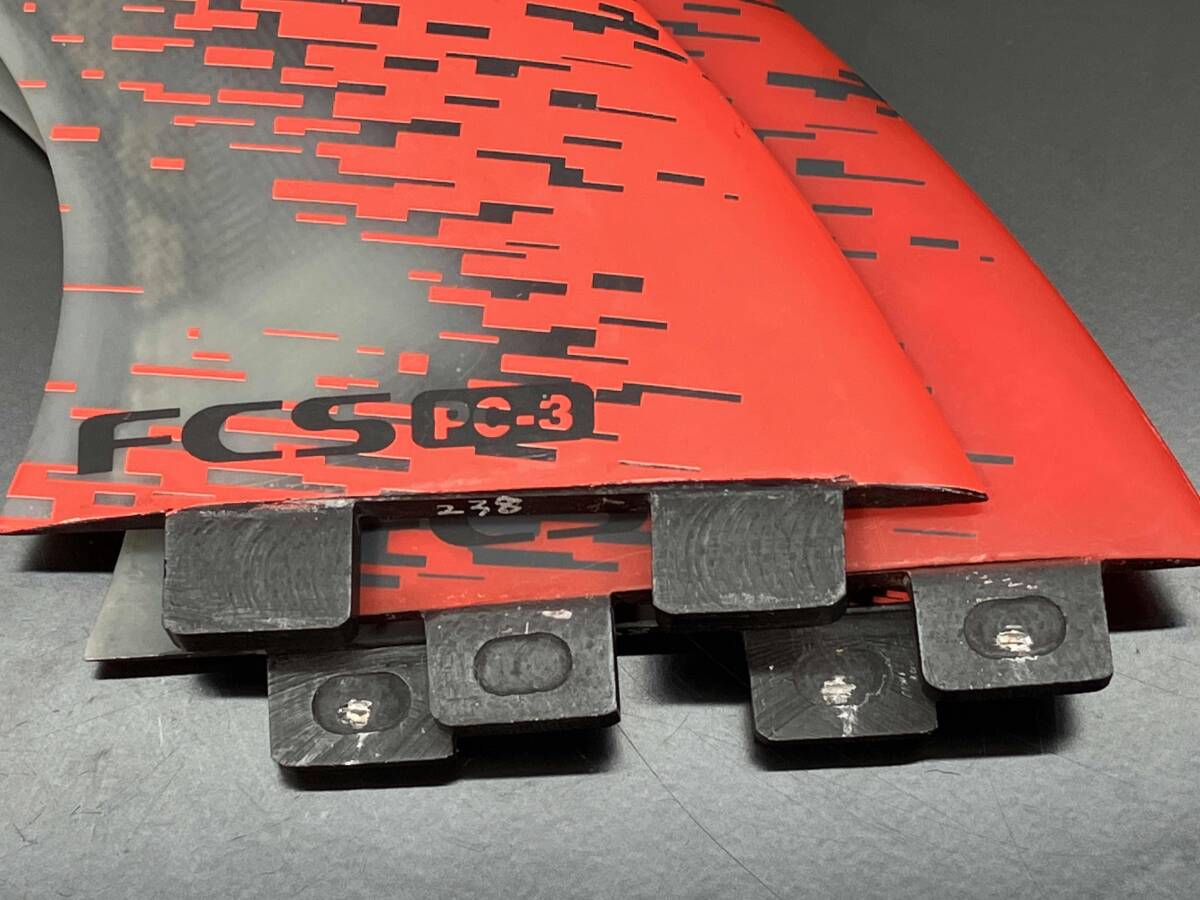 Yahoo!オークション - サーフボードフィン FCS PC-3 RED SMOKE TRI マ...