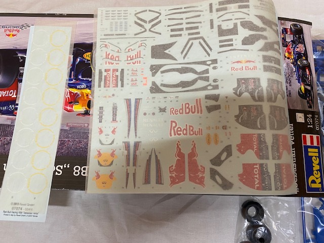 Yahoo!オークション - レベル 1/24 Red Bull Racing RB8 Sebastian Vet...