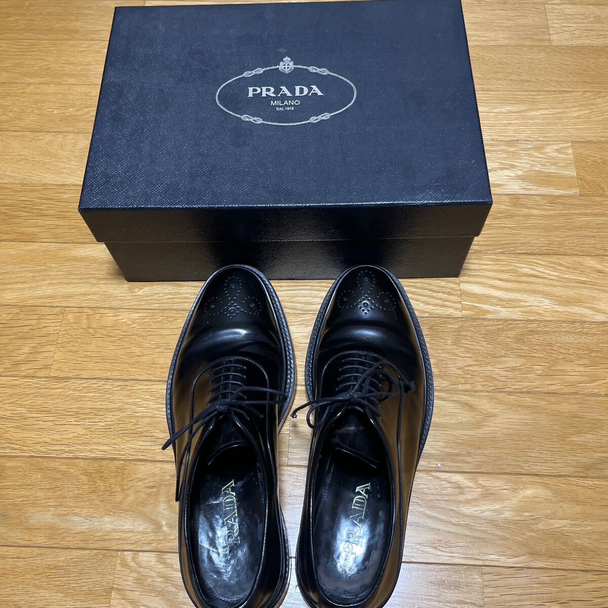 Yahoo!オークション - PRADA プラダ セミブローグ ドレスシューズ 革靴...