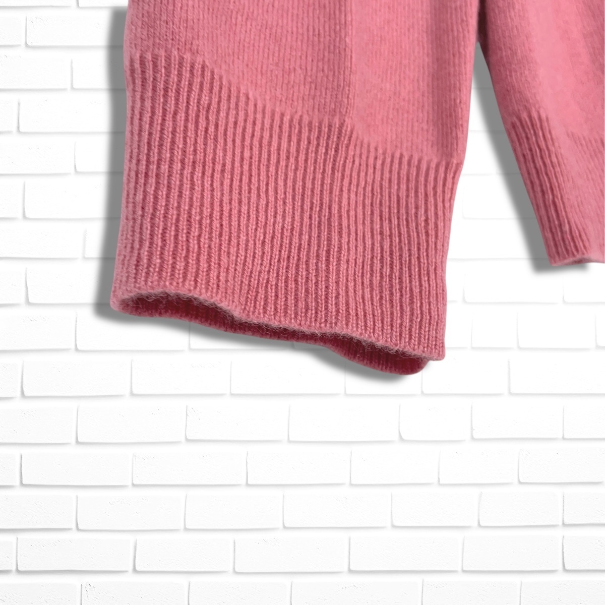 新品 UNIQLO ユニクロ カシミヤ 100% ニット Vネック 長袖 新品 UNIQLO ユニクロ カシミヤ 100% ニット Vネック 長袖