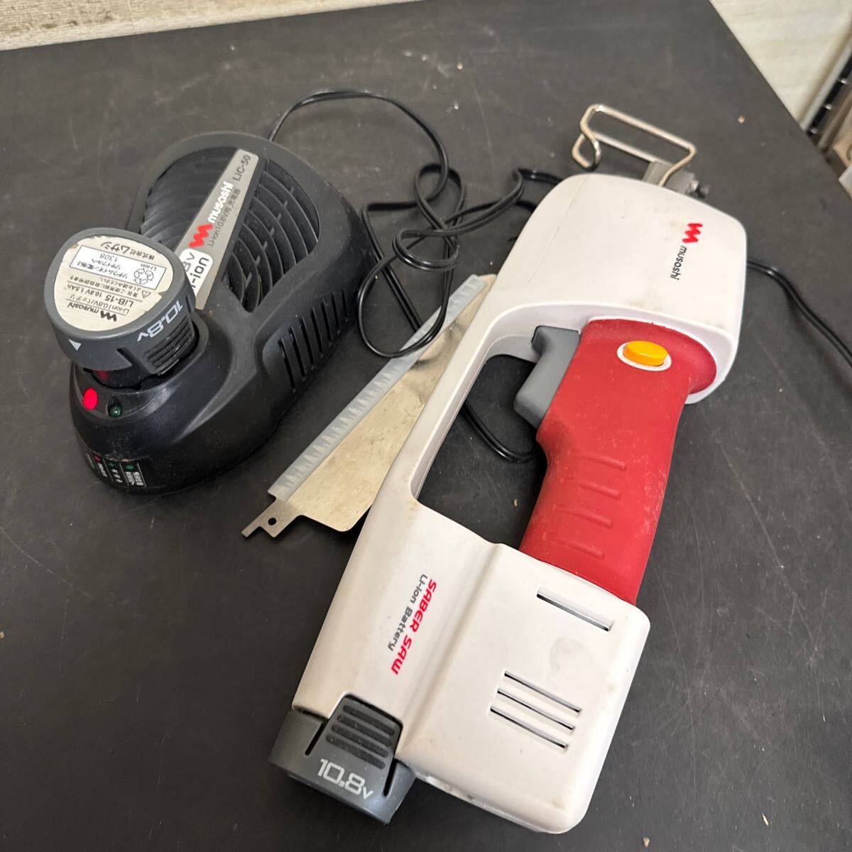 Yahoo!オークション - t1-234 MUSASHI ムサシ 充電式万能ノコギリ LIS-...