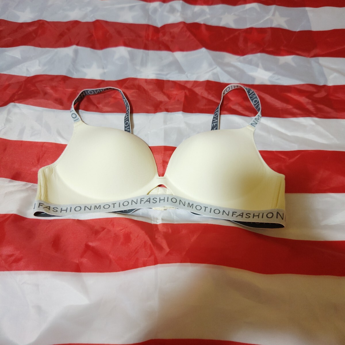 Yahoo!オークション - 値下げ交渉可 ブラジャー B80 クリーム 38