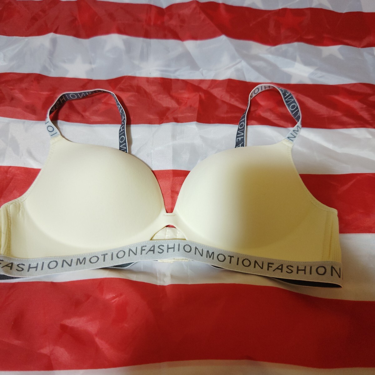 Yahoo!オークション - 値下げ交渉可 ブラジャー B80 クリーム 38