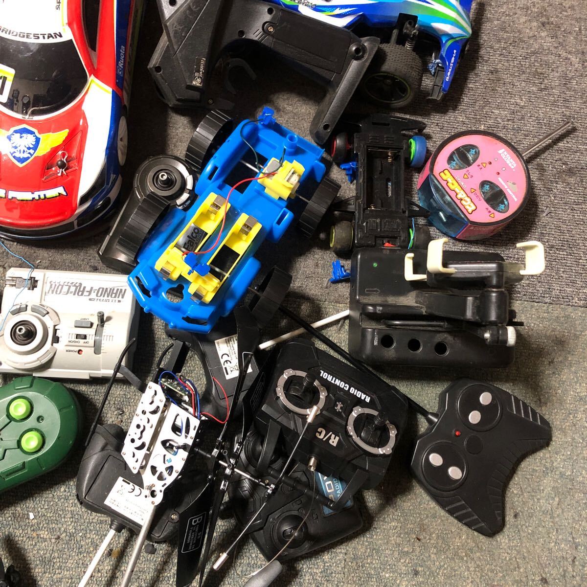 Yahoo!オークション - 車 ラジコン まとめ パーツ 大量 ラジコンカー ...