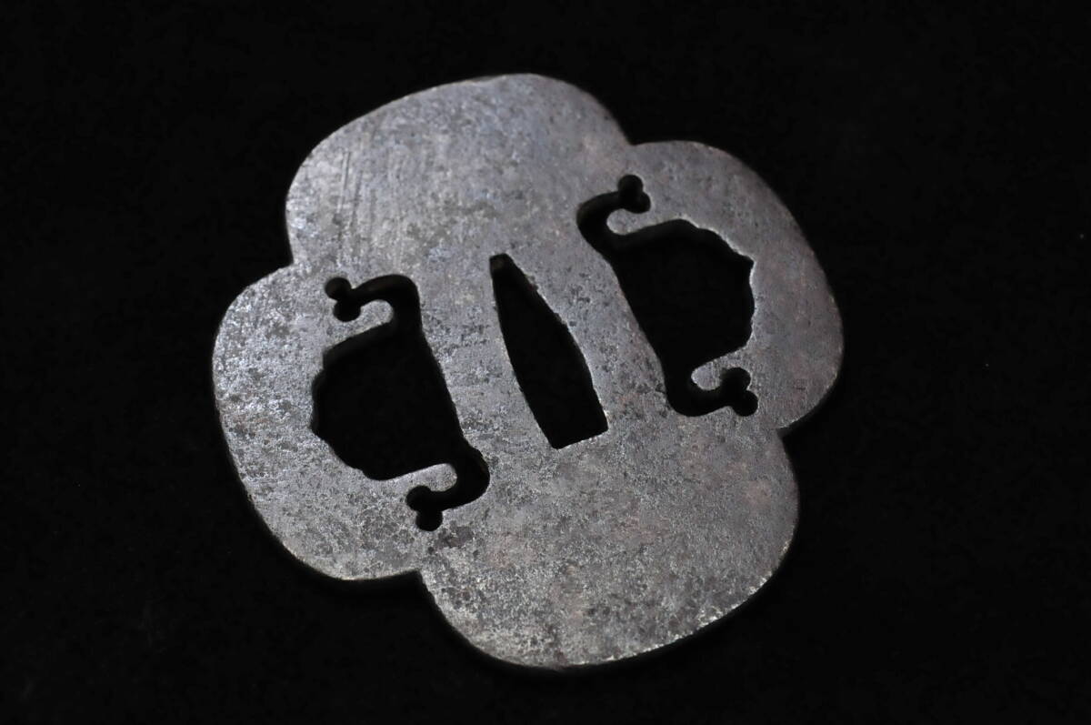 Yahoo!オークション - 【鍔】 銘 信州上田住 重寛 鉄地木瓜形鍔 桐箱 ...