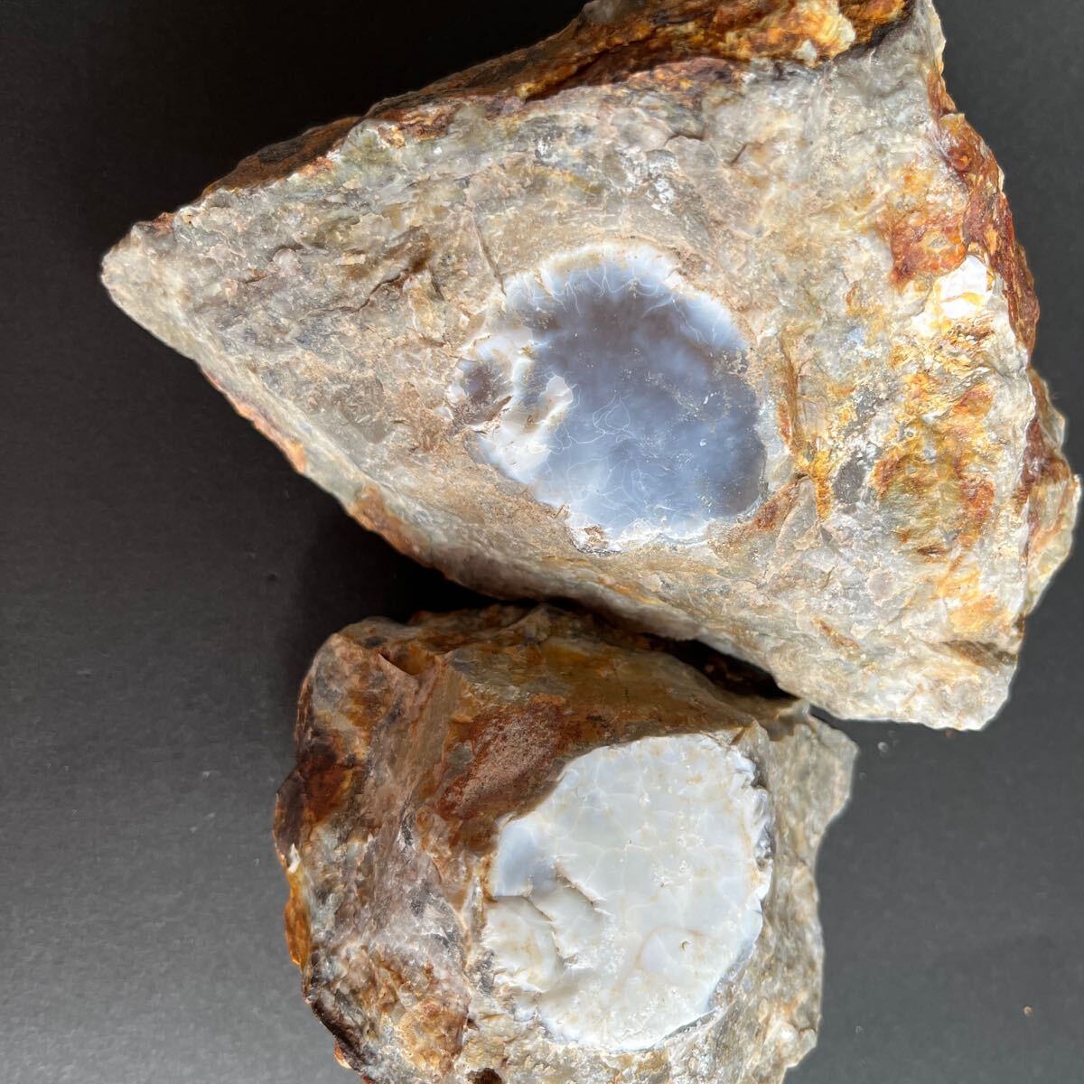 北海道紋別産球顆流紋岩 ふたつで1155g オパール 玉髄 蛋白石 北海道紋別産球顆流紋岩 ふたつで1155g オパール 玉髄 蛋白石