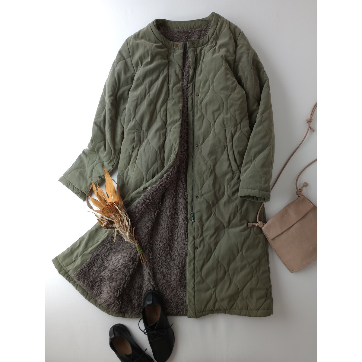 adapt retailing アダプトリテイリング くらしの中にあたたかさ キルティング ボア ロングコート ノーカラー アウター カーキ CY＋1516(Mサイズ)｜売買されたオークション ...