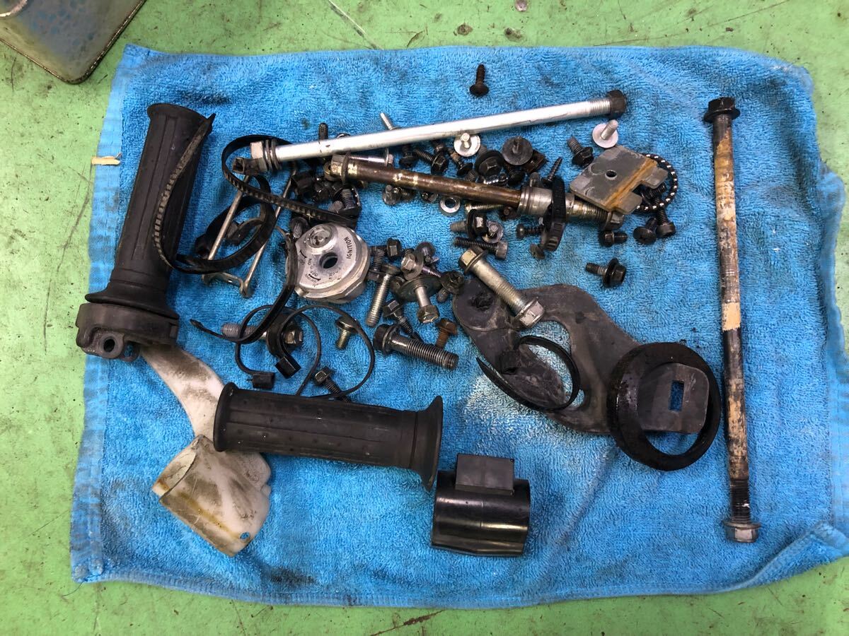 スズキ レッツ4 純正 アクセル アクスルシャフト エンジンハンガーシャフト ネジ let's4 パレット バスケット CA41A CA45A CA43A CA46A(パーツ)｜売買された ...