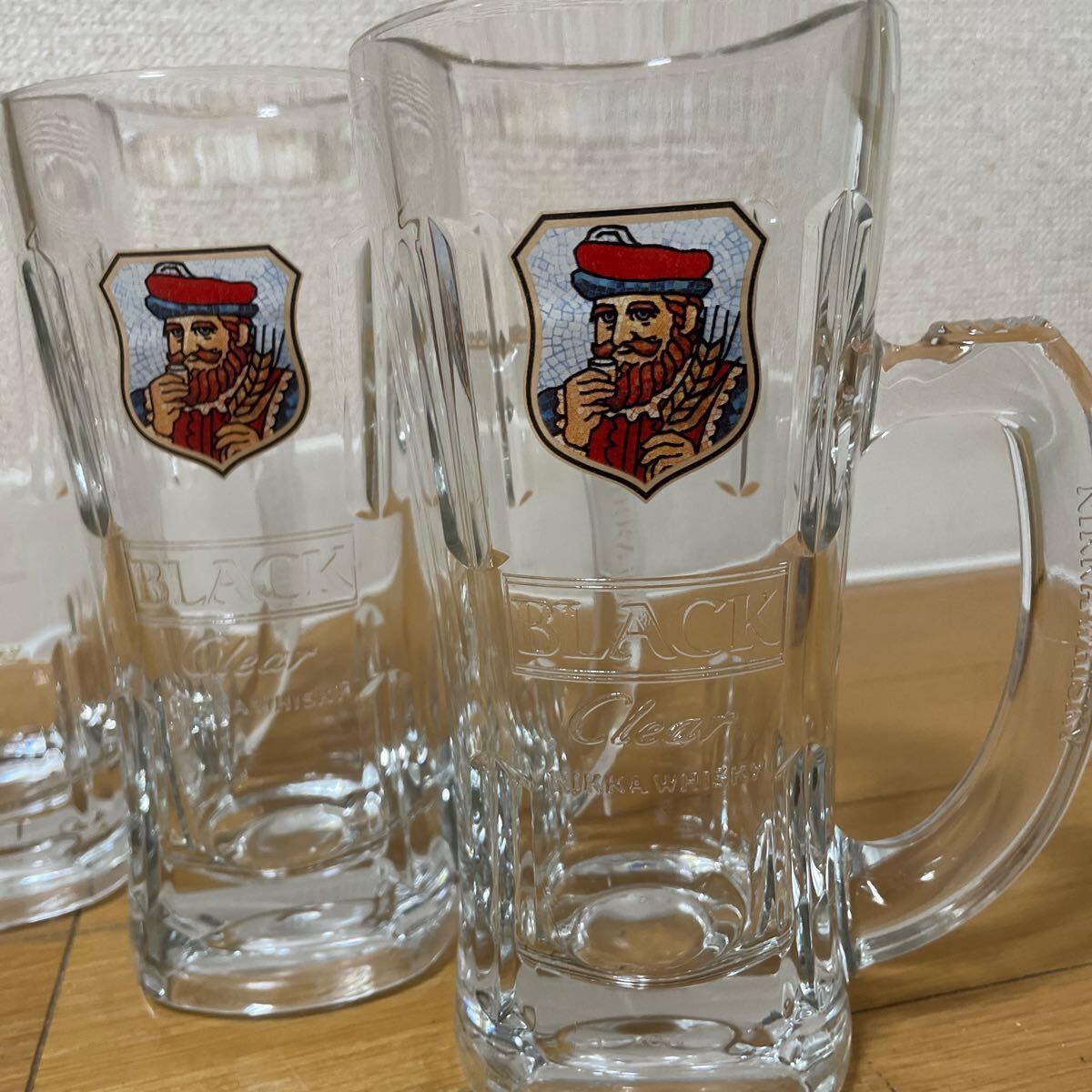 Yahoo!オークション - ブラックニッカクリア380mlジョッキ 3個