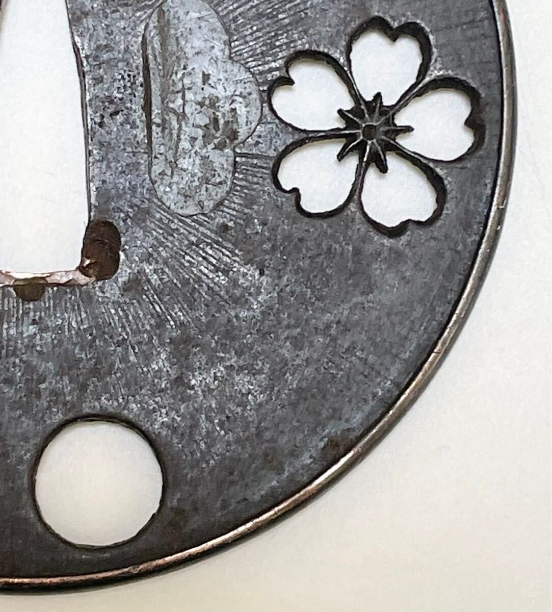 Yahoo!オークション - 鍔 桜透かし 鉄鍔 鐔 丸形 無銘 太刀 銅縁 重さ...