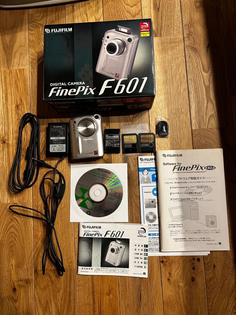 Yahoo!オークション - 送料無料 FUJIFILM FinePix F601 完動品 付属品...