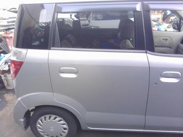 Yahoo!オークション - (中古品)ゼスト DBA-JE1 右 リア ドア G P07A NH...