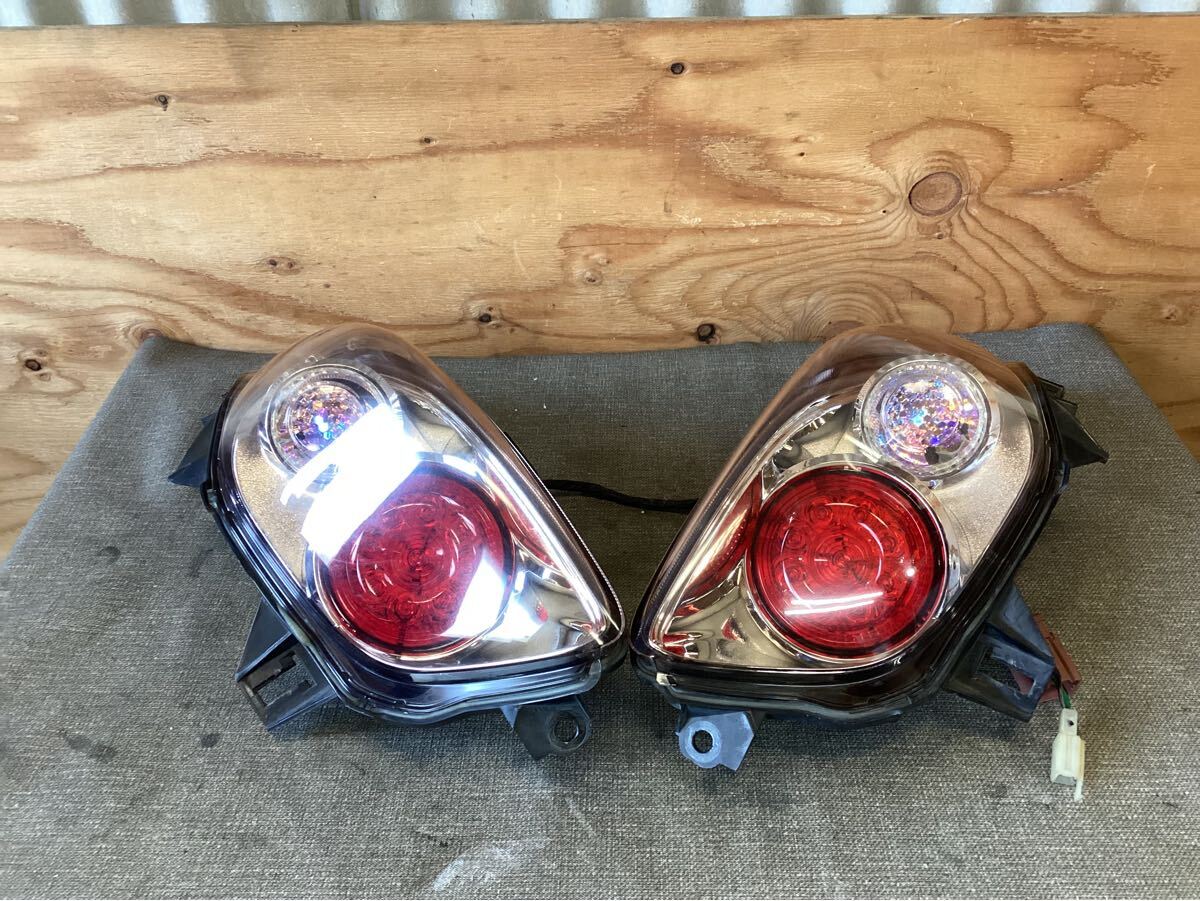Yahoo!オークション - フォルツァZ MF08 後期 純正テールランプ左右 割...