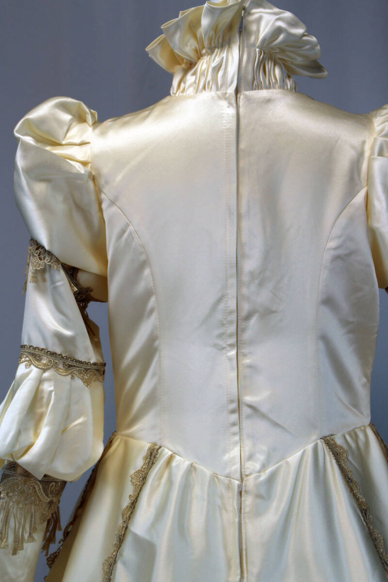 Yahoo!オークション - [d49] ウェディングドレス 19号～21号 カラード...