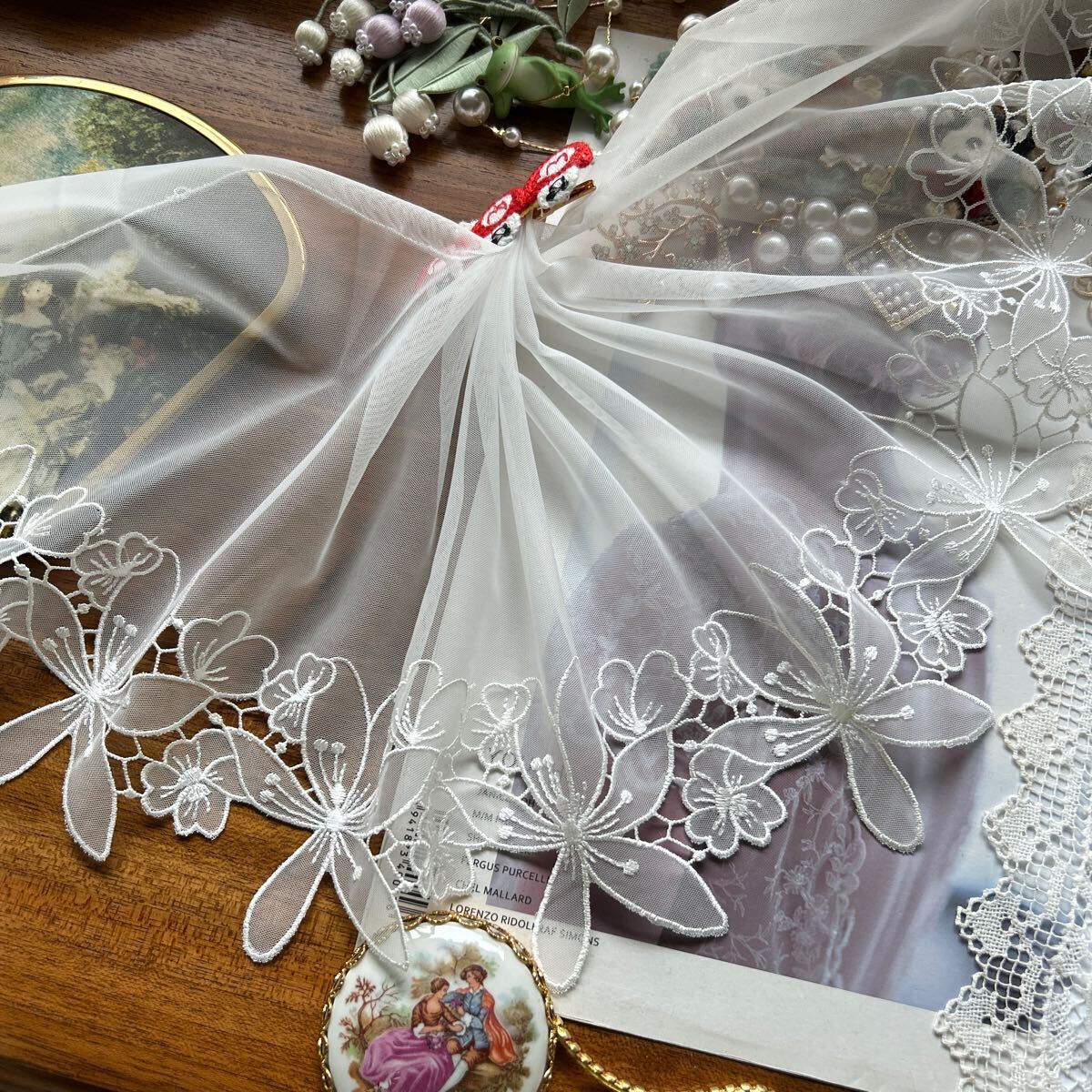 Yahoo!オークション - 1m ラメ糸入り チュールレース P4-80