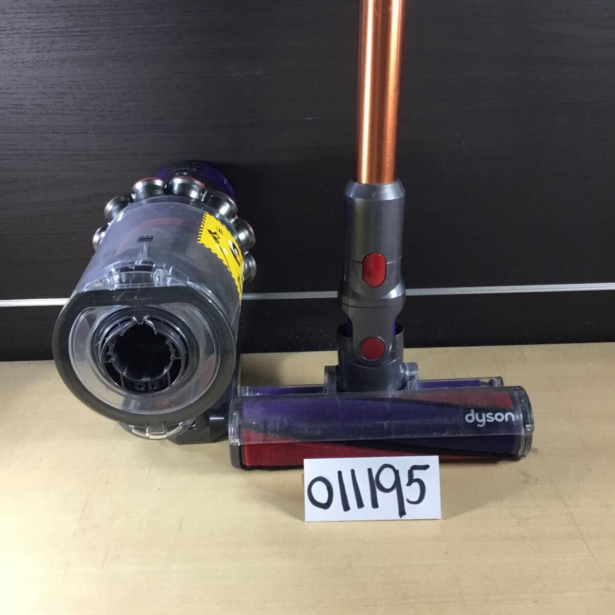 011195G dyson SV12 サイクロン式コードレスクリーナー ワケあり ジャンク品(ダイソン)｜売買されたオークション情報、yahooの商品情報をアーカイブ公開 - オークファン ...