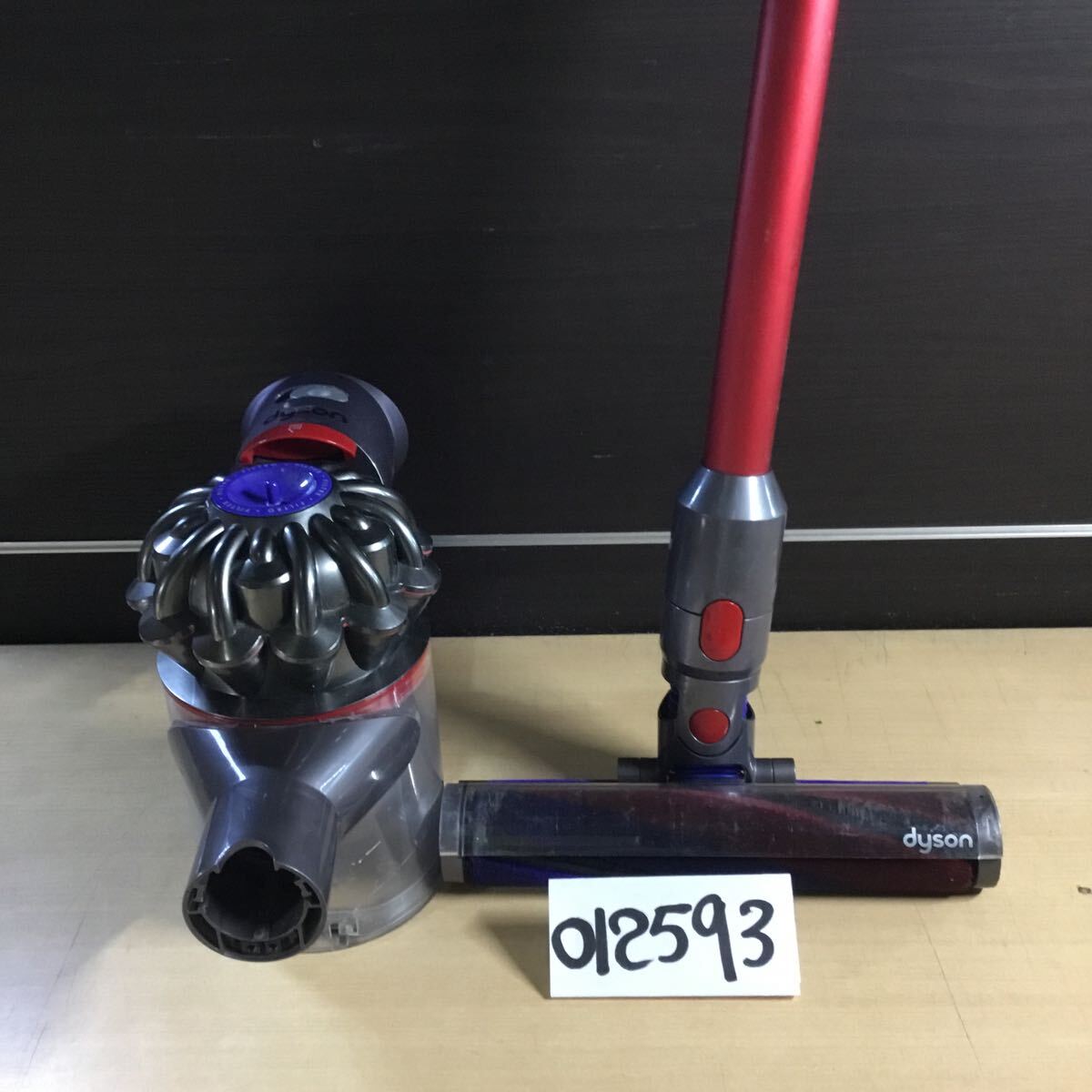 Yahoo!オークション - (012593G) dyson SV 10/10Kサイクロン式コードレ...